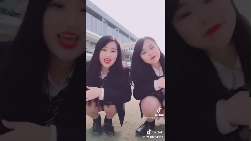 TikTok JKパンチラ | かわいすぎ速報！